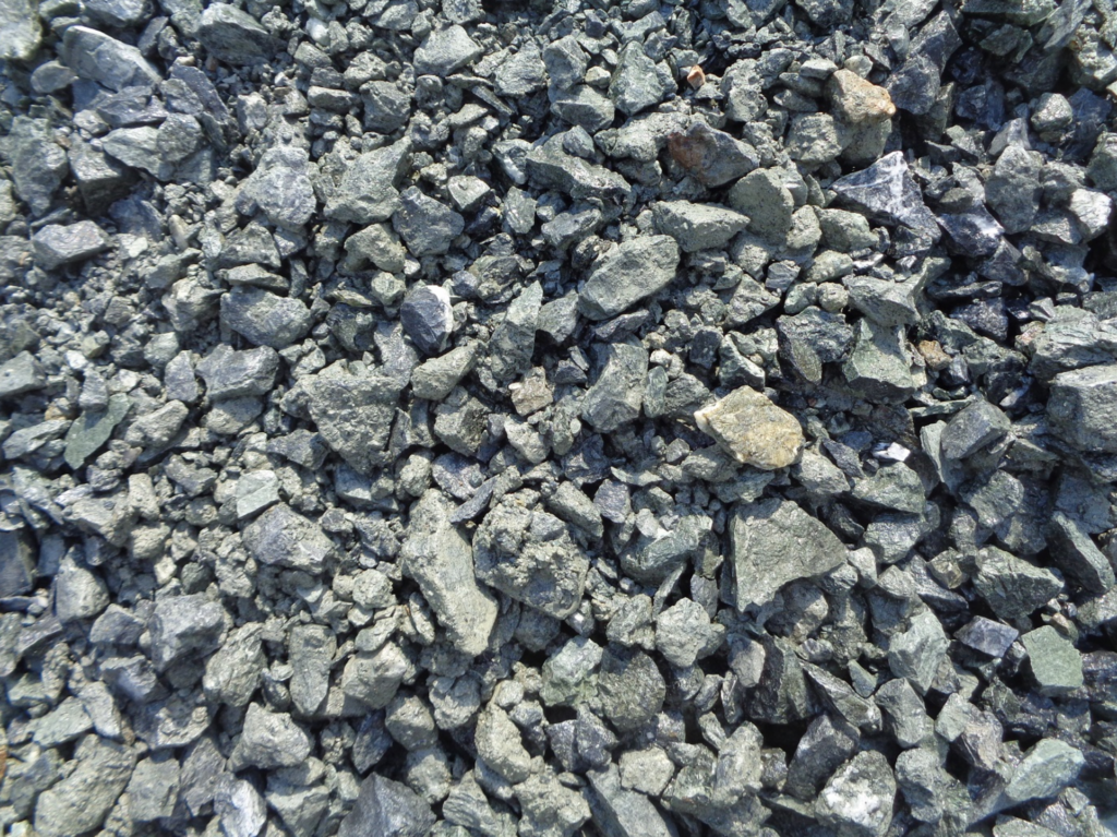 切込砕石 C-40（クラッシャーラン）って何？ 再生砕石との使い分け | THRIVE（スライヴ）